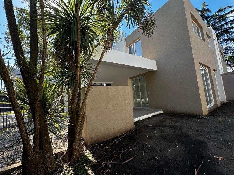 Casa en Venta en Joaquin Gorina sobre calle 133, buenos aires - InmoBusqueda