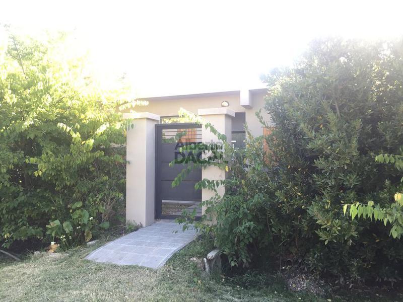 Casa en Alquiler en City Bell sobre calle 458 y 152, buenos aires ...